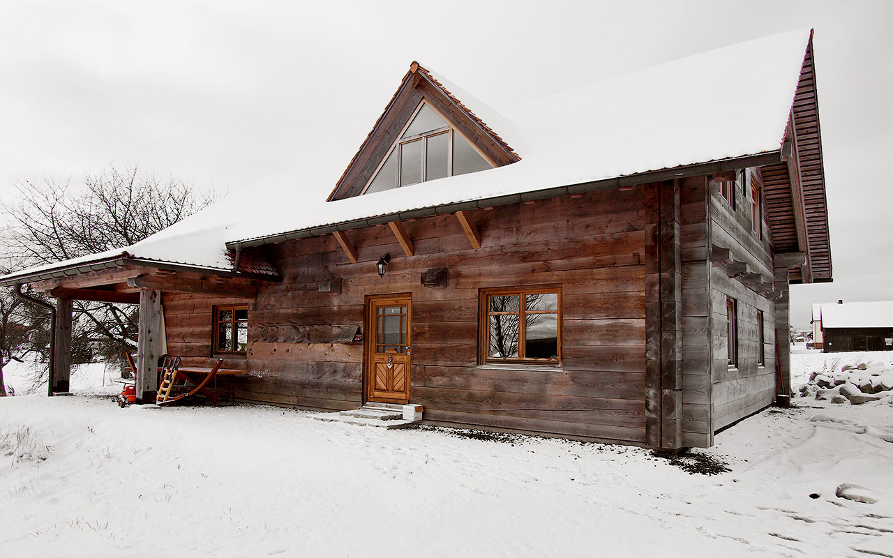Haus mit Spitzgaube - Duffner Blockbau